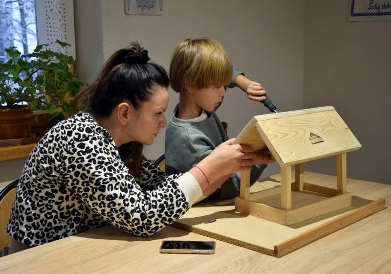 Warsztaty budowania karmników - Podlaskie Muzeum Kultury Ludowej Warsztaty budowania karmników - Podlaskie Muzeum Kultury Ludowej